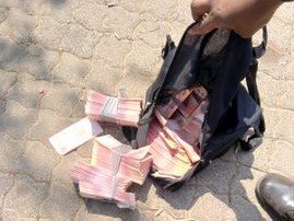 Dodgy Pair Bust With A Million Fake Bucks - The Bulrushes